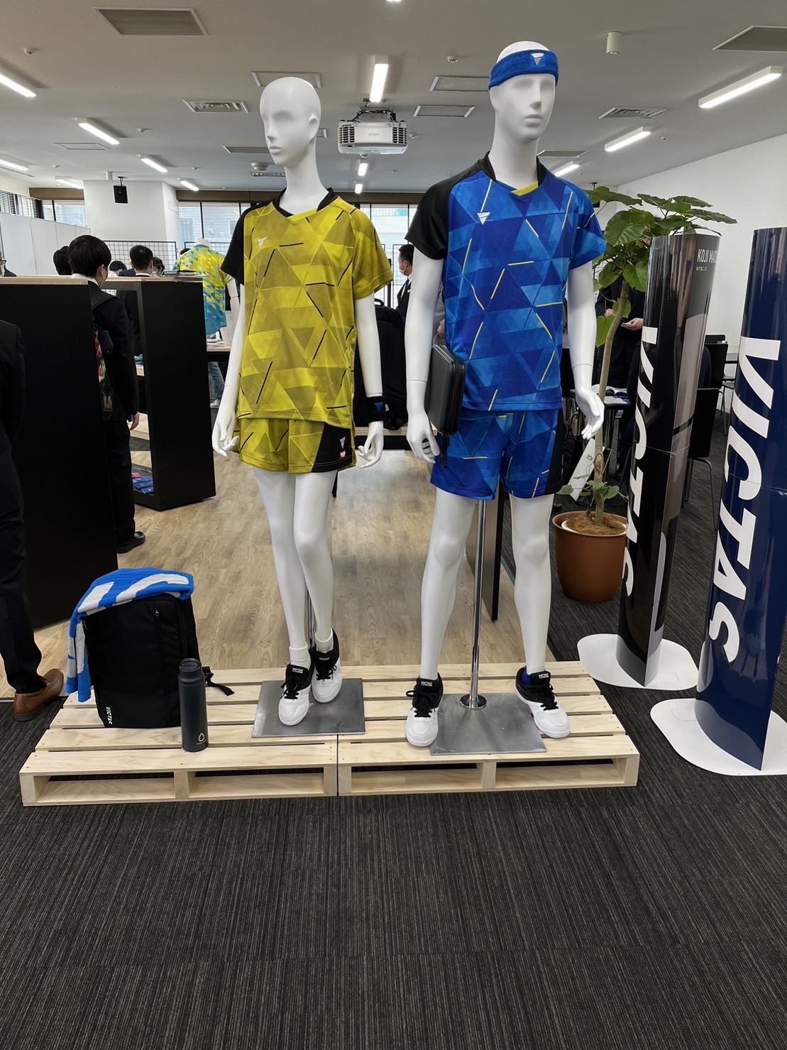 VICTASの展示会に参加してきました！ – 東京新宿の卓球教室 | レッスンを受けるならZEOS卓球スタジオ